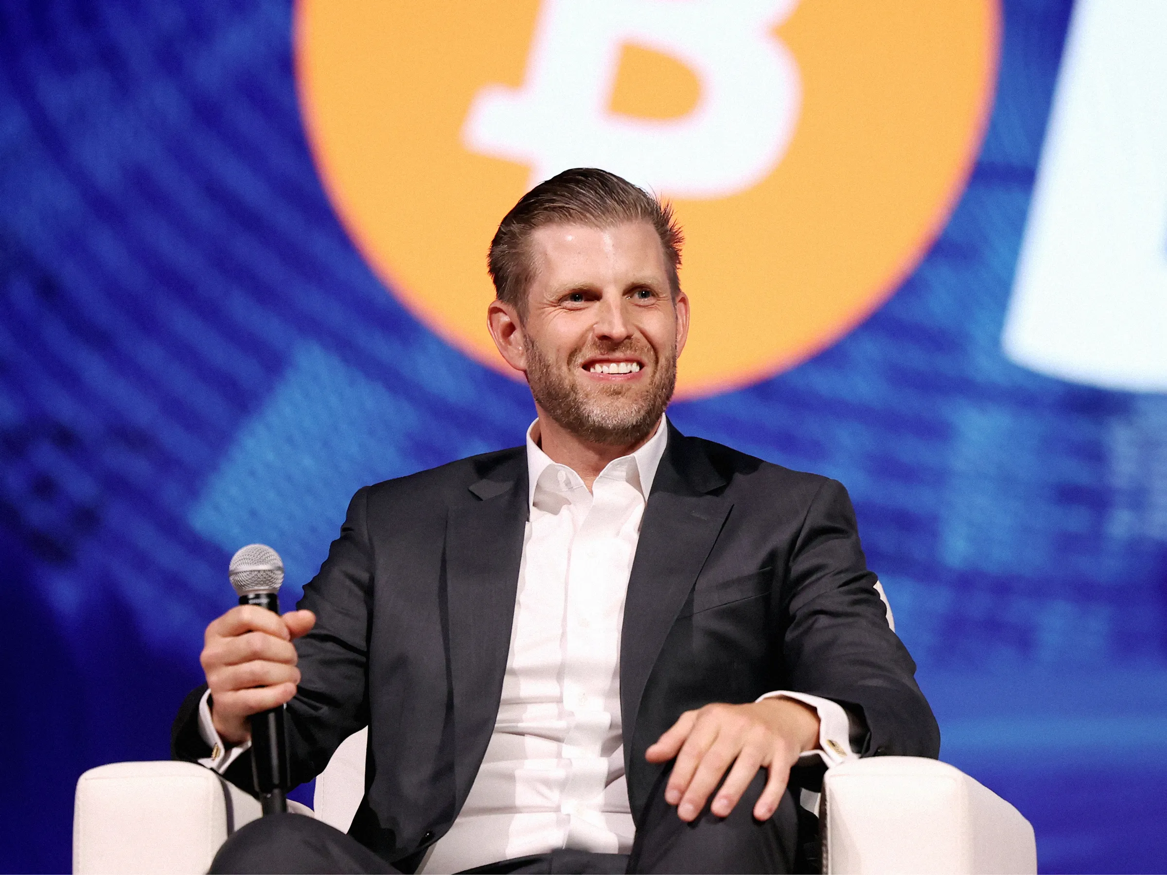 Eric Trump Nói “Mua Khi Giá Giảm” Trong Sự Đồng Thuận Bất Ngờ Về Tiền ...